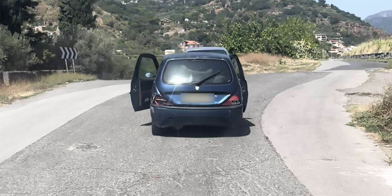 SikilyNews.it - Auto irregolari a Santa Teresa, nessuno interviene ed è ... SikilyNews.it - Auto irregolari a Santa Teresa, nessuno interviene ed è ...