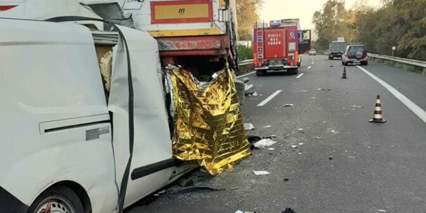 SikilyNews.it - Schianto mortale sull'A18, indagato il conducente del ... SikilyNews.it - Schianto mortale sull'A18, indagato il conducente del ...