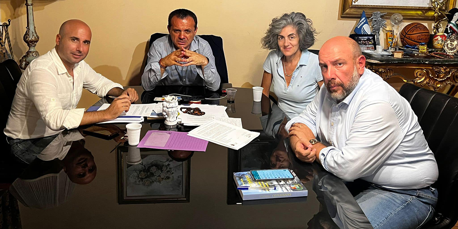 SikilyNews.it - Taormina, De Luca attacca i dipendenti fannulloni: SikilyNews.it - Taormina, De Luca attacca i dipendenti fannulloni: