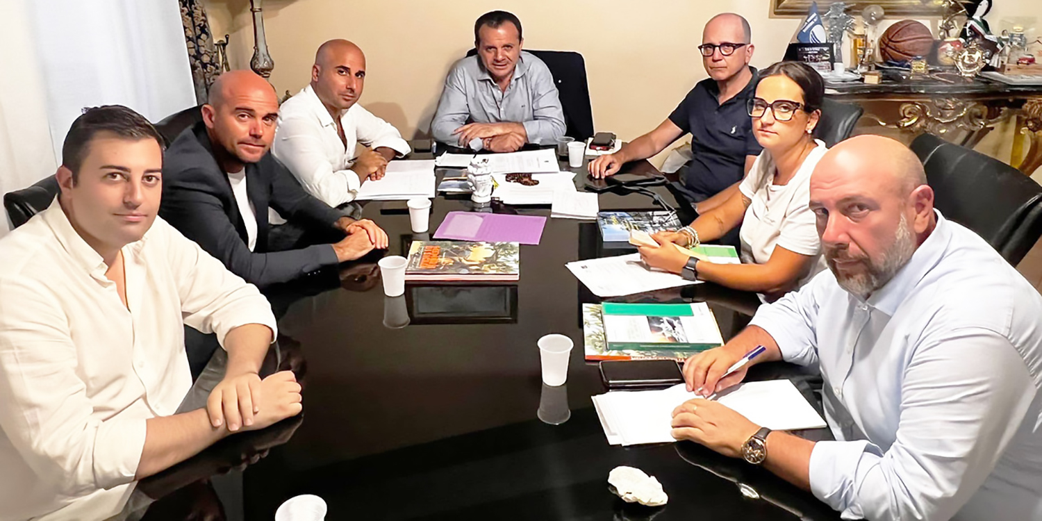 SikilyNews.it - Taormina, le alienazioni dividono la città e De Luca ... SikilyNews.it - Taormina, le alienazioni dividono la città e De Luca ...