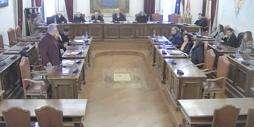 SikilyNews.it - Taormina, rapporti tesi in Consiglio: SikilyNews.it - Taormina, rapporti tesi in Consiglio: