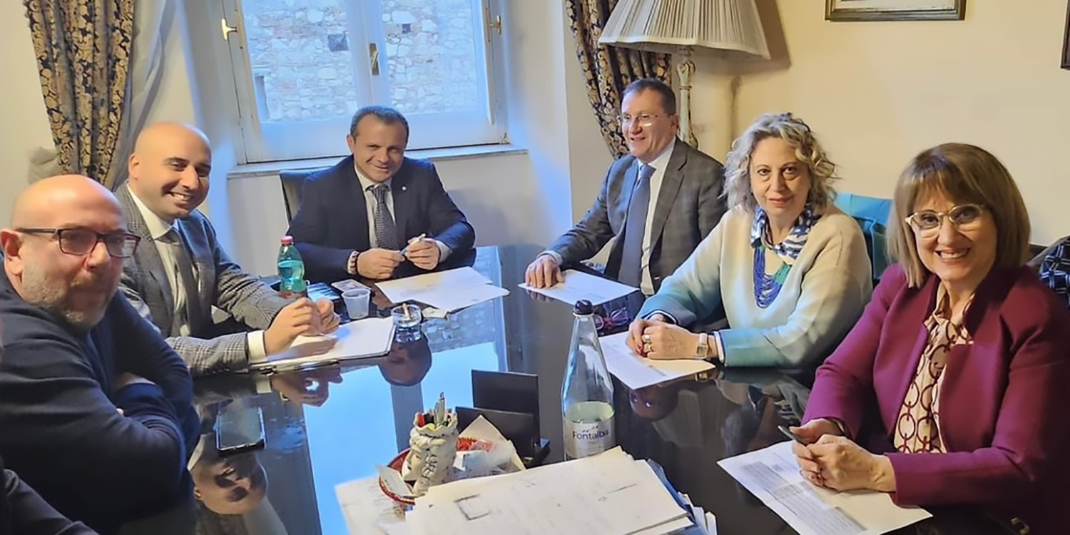 SikilyNews.it - Taormina, De Luca avvisa i creditori SikilyNews.it - Taormina, De Luca avvisa i creditori