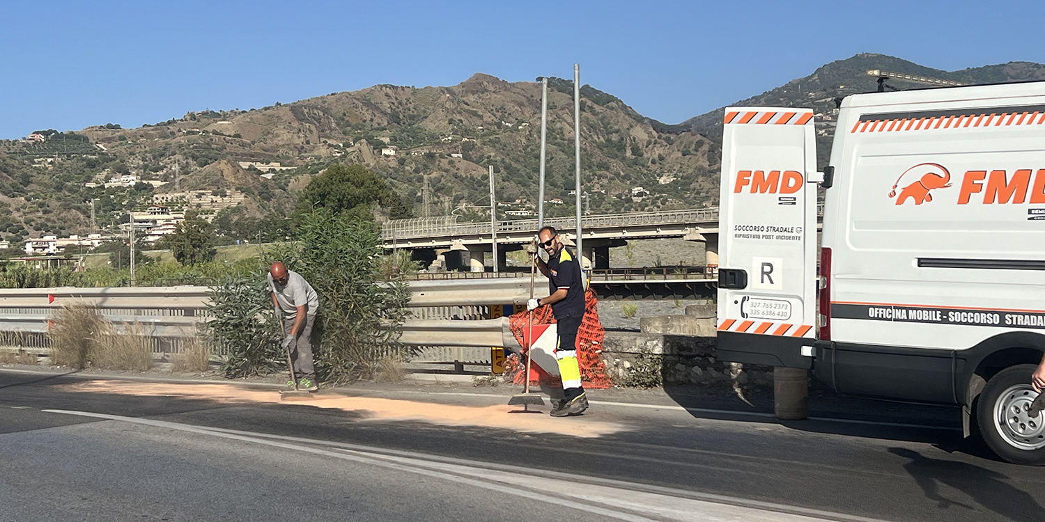 SikilyNews.it - Scia di carburante sulla Statale tra Furci e Santa ... SikilyNews.it - Scia di carburante sulla Statale tra Furci e Santa ...